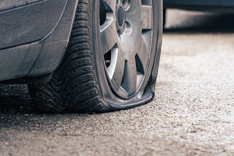 Assurance auto crevaison : quelle prise en charge